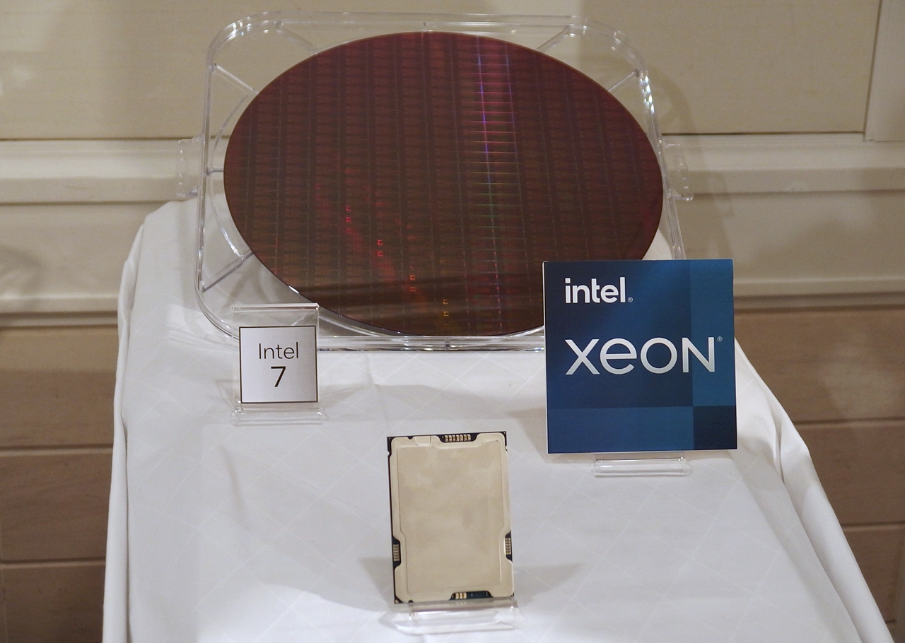 IntelがAMDへの反転攻勢開始、新MPUでチップレットの本領発揮 | 日経クロステック（xTECH）