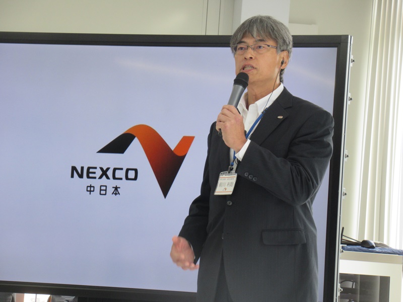 NEXCO中日本が建設中の高速道路で実証実験、KDDIなどが自動運転関連技術を披露 | 日経クロステック（xTECH）