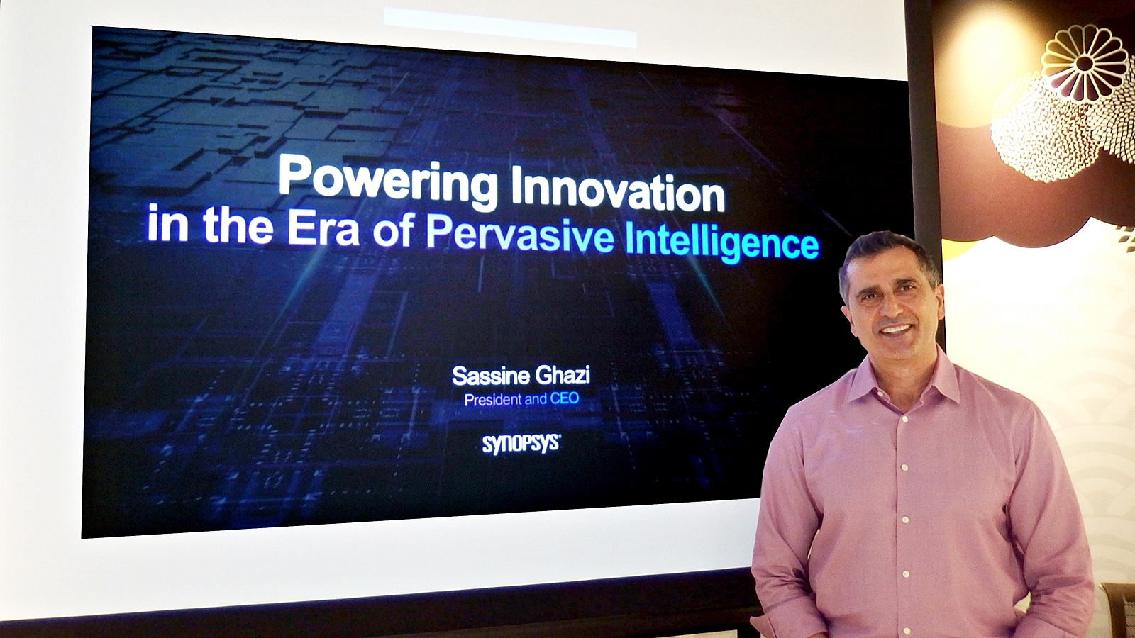 「伝統的な自動車開発手法でSDVは造れない」米Synopsysの新CEO | 日経クロステック（xTECH）