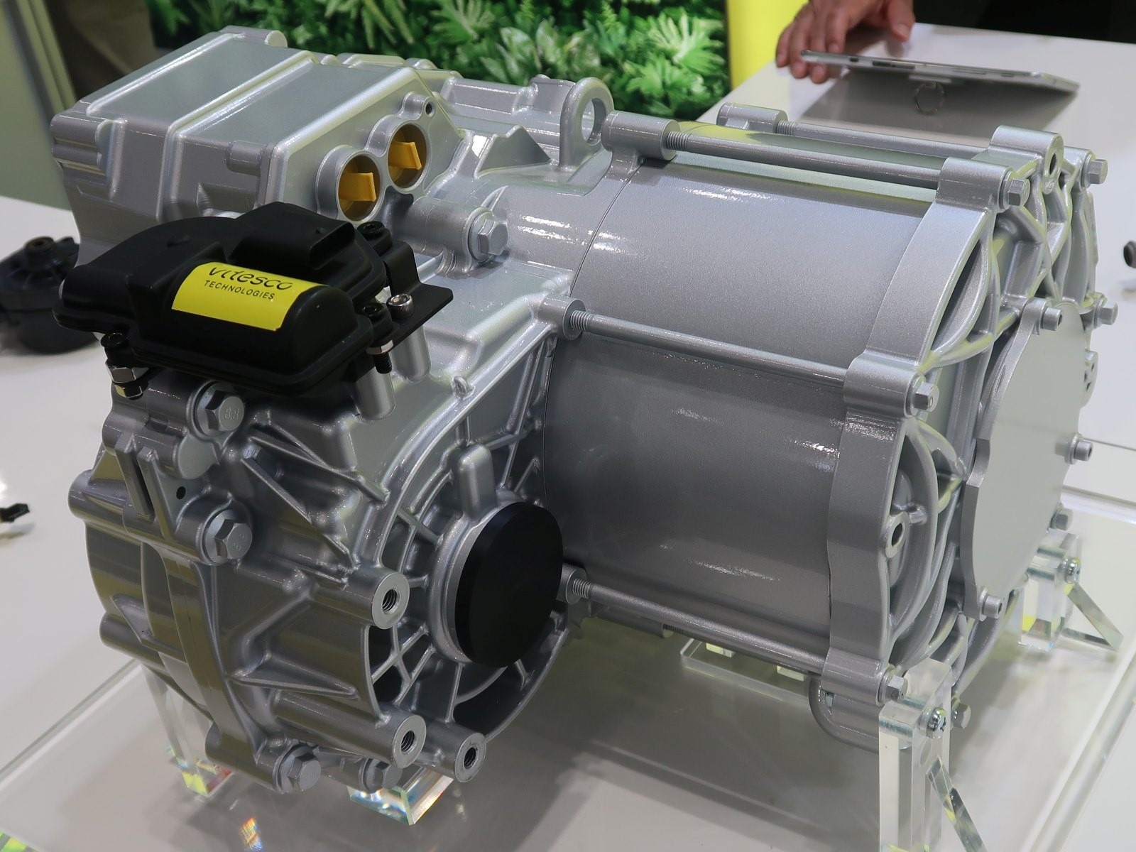 「内燃機関を諦めない」独Schaeffler日本トップ、Vitesco吸収でEV部品も強化 | 日経クロステック（xTECH）