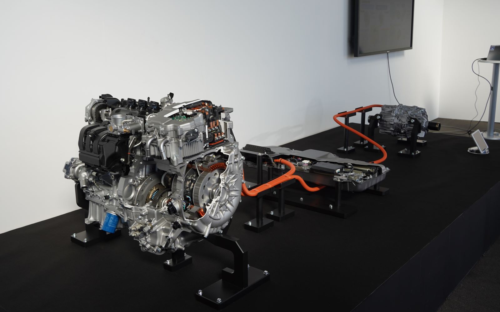 「実は裏で動いていた」ホンダがHEV用新型エンジン、肝はピストンの冠面形状 | 日経クロステック（xTECH）