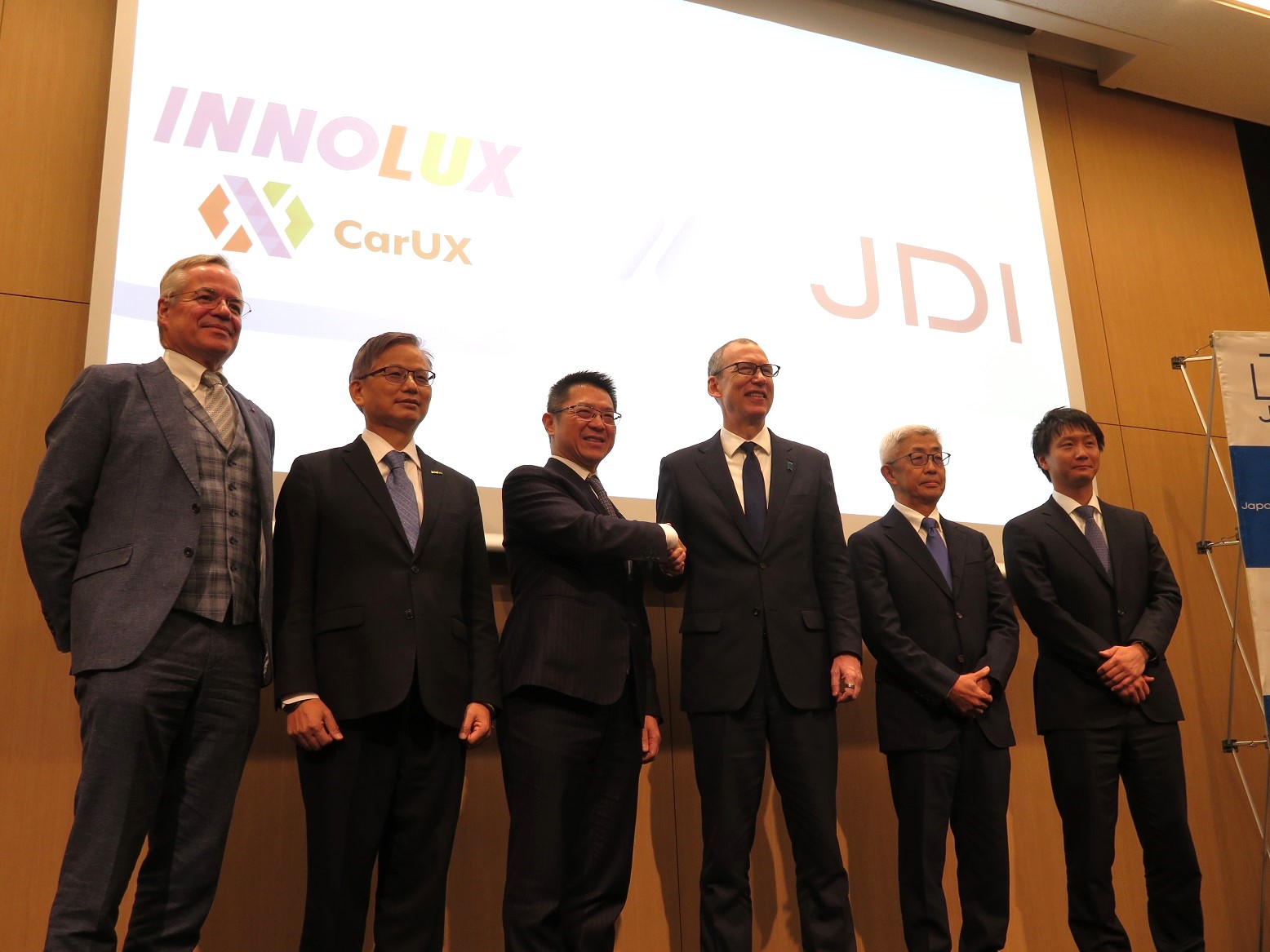 AI半導体に液晶の知見、JDIなどパネルレベルパッケージ参入へ | 日経クロステック（xTECH）