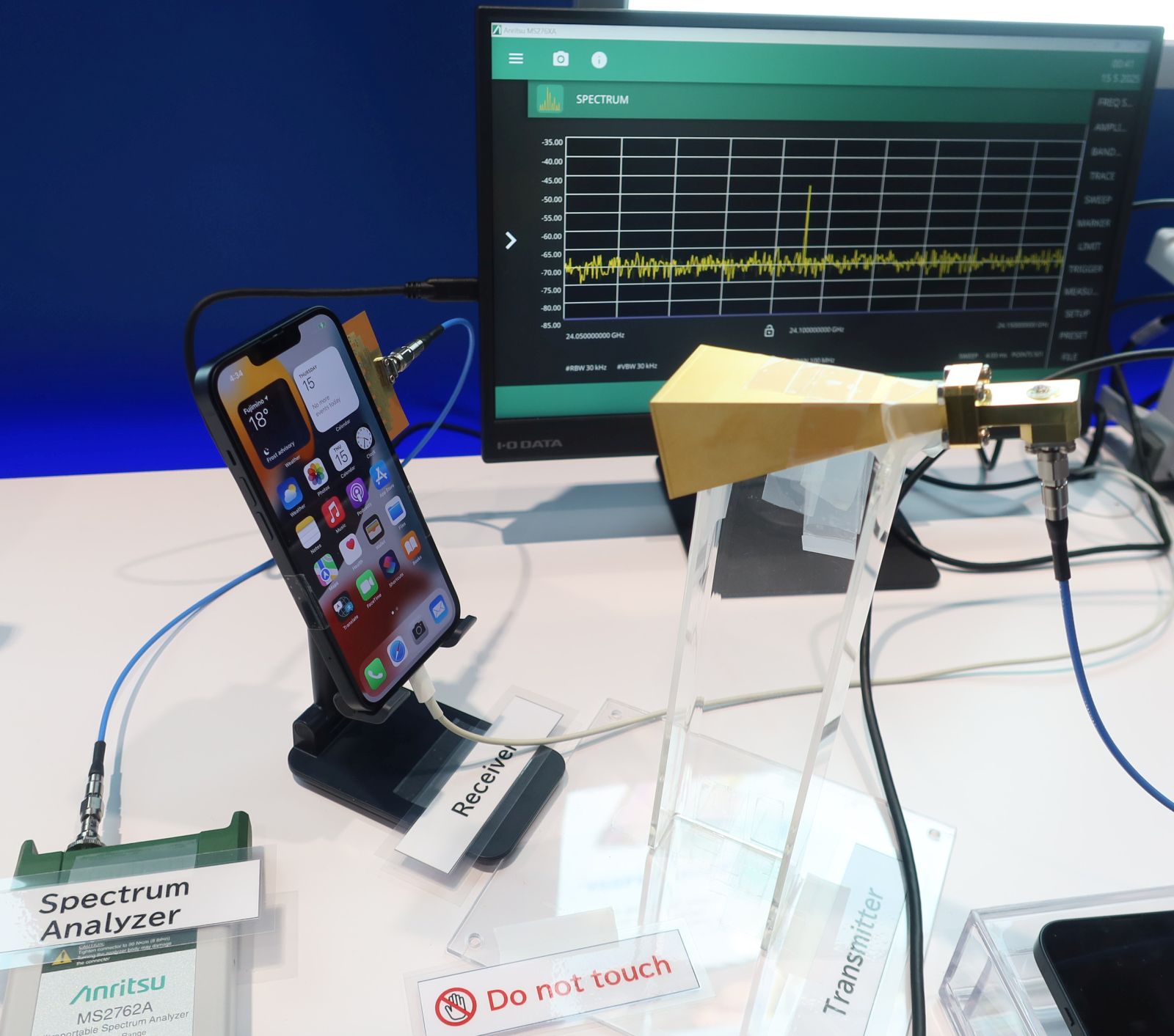 DNPなどがメタマテリアルで透明アンテナ、スマホのディスプレー面を活用 | 日経クロステック（xTECH）