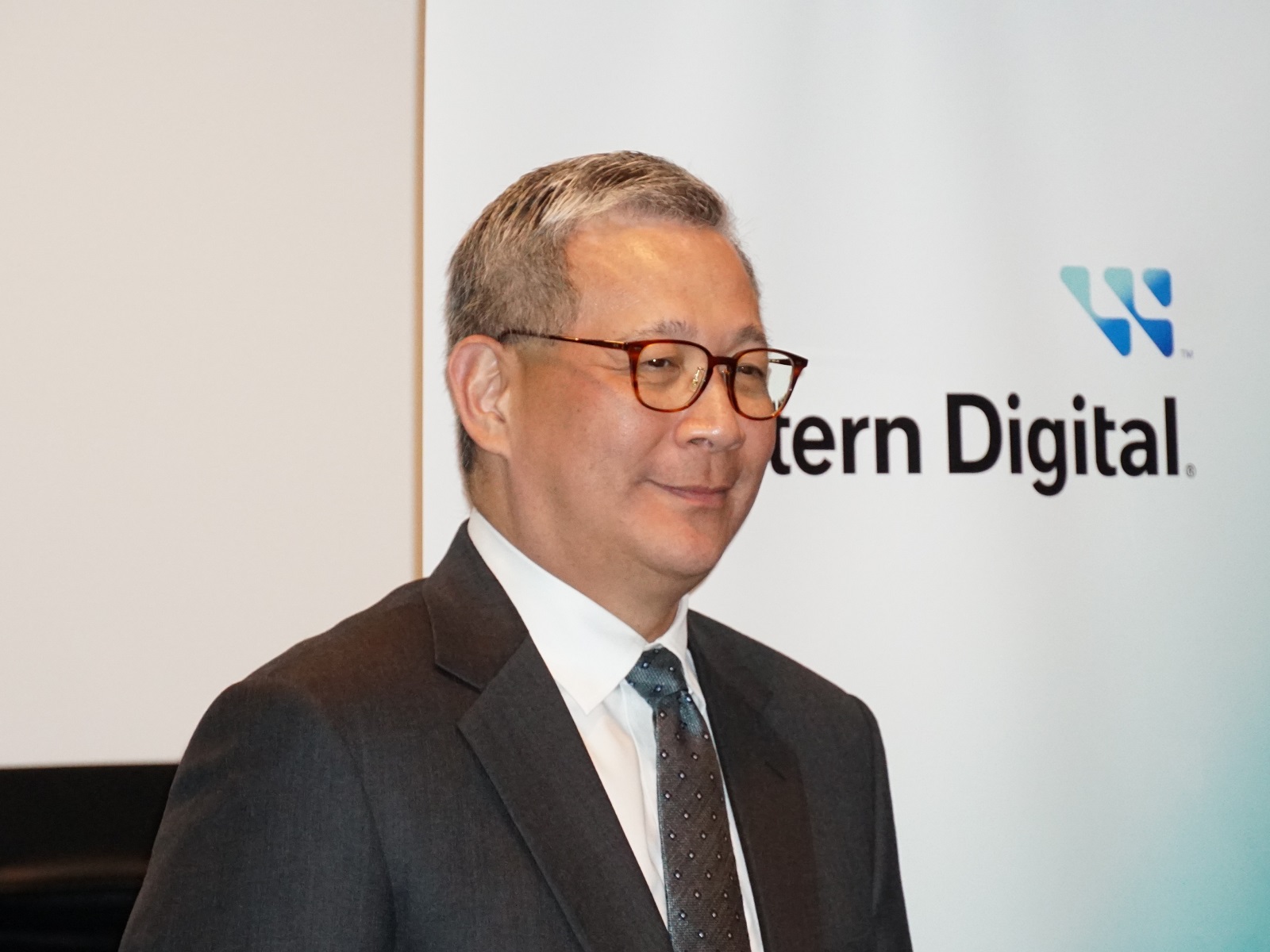 ウエスタンデジタルが熱アシストで44TBのHDD、27年製品化 シーゲイトに追随 | 日経クロステック（xTECH）