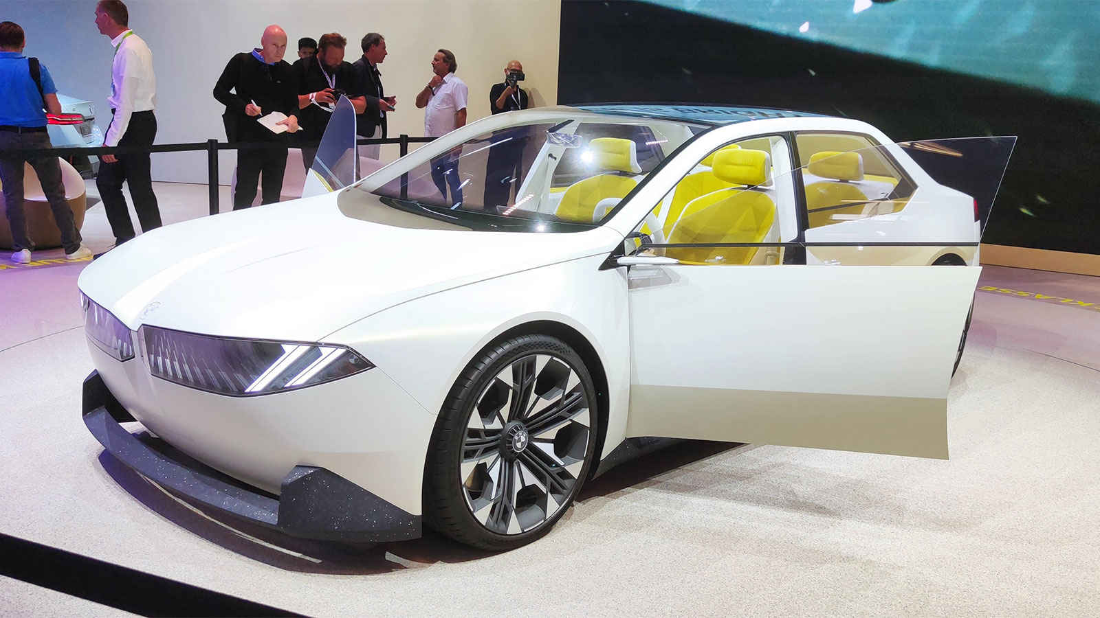 BMWとメルセデスが目指すSDVとは？ | 日経クロステック（xTECH）