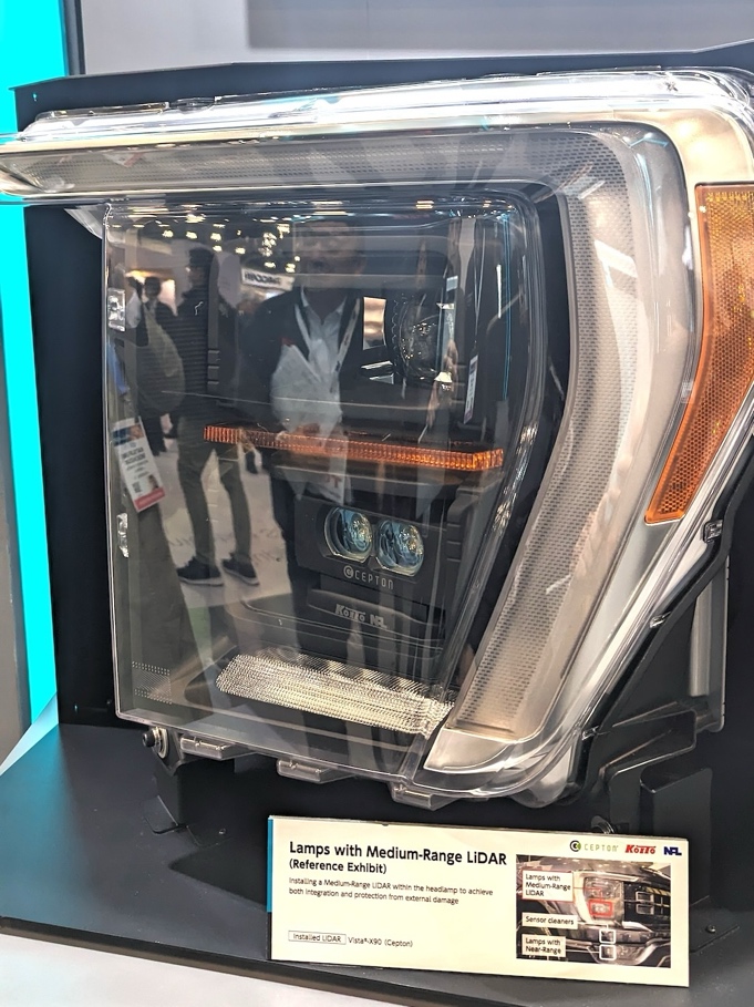 小糸がLiDAR組み込みヘッドライト、新世代センサー相次ぐCES 2024 | 日経クロステック（xTECH）