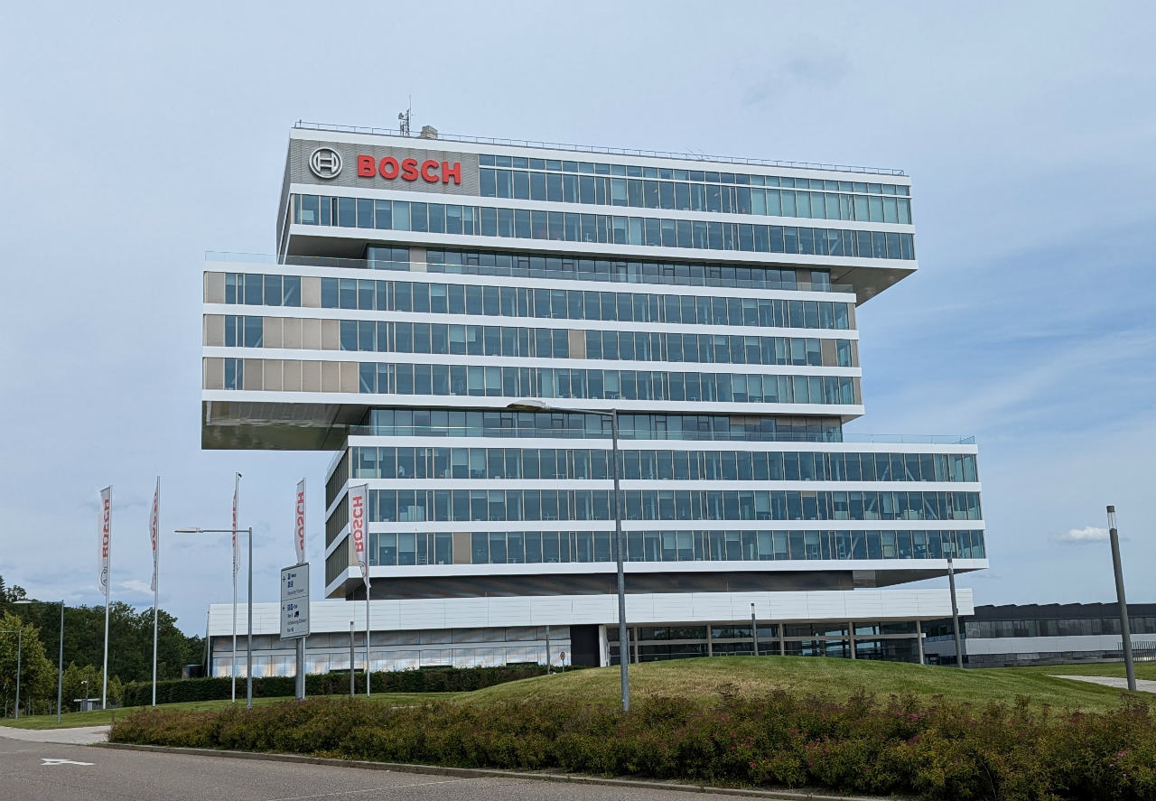 「パッド式」のペダルも登場、Boschの新技術試乗会 | 日経クロステック（xTECH）