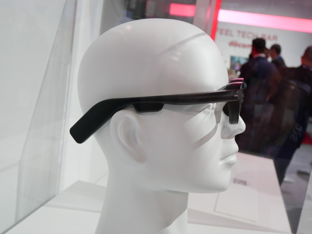 NTTコノキューが「XRグラス」をMWC2024で初披露、市場開拓は進むのか | 日経クロステック（xTECH）