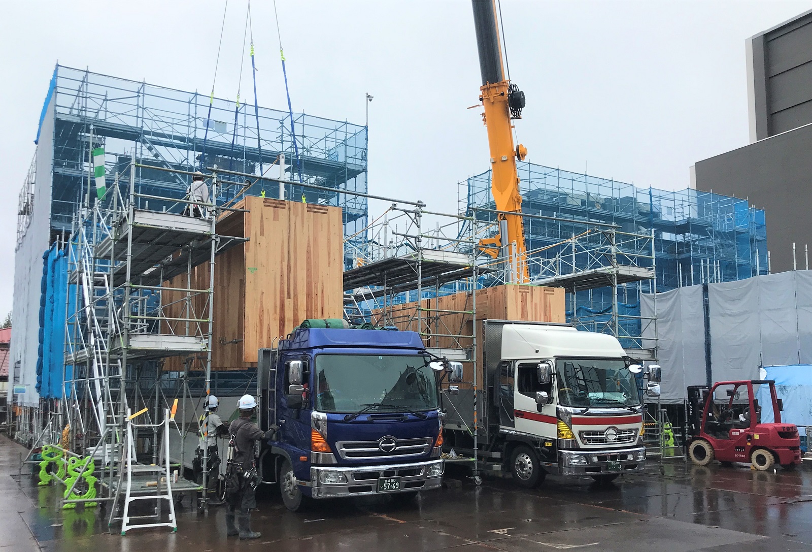 4tトラックに載るCLTユニットを工場製作して現場へ、大林組が自社寮で新工法 | 日経クロステック（xTECH）