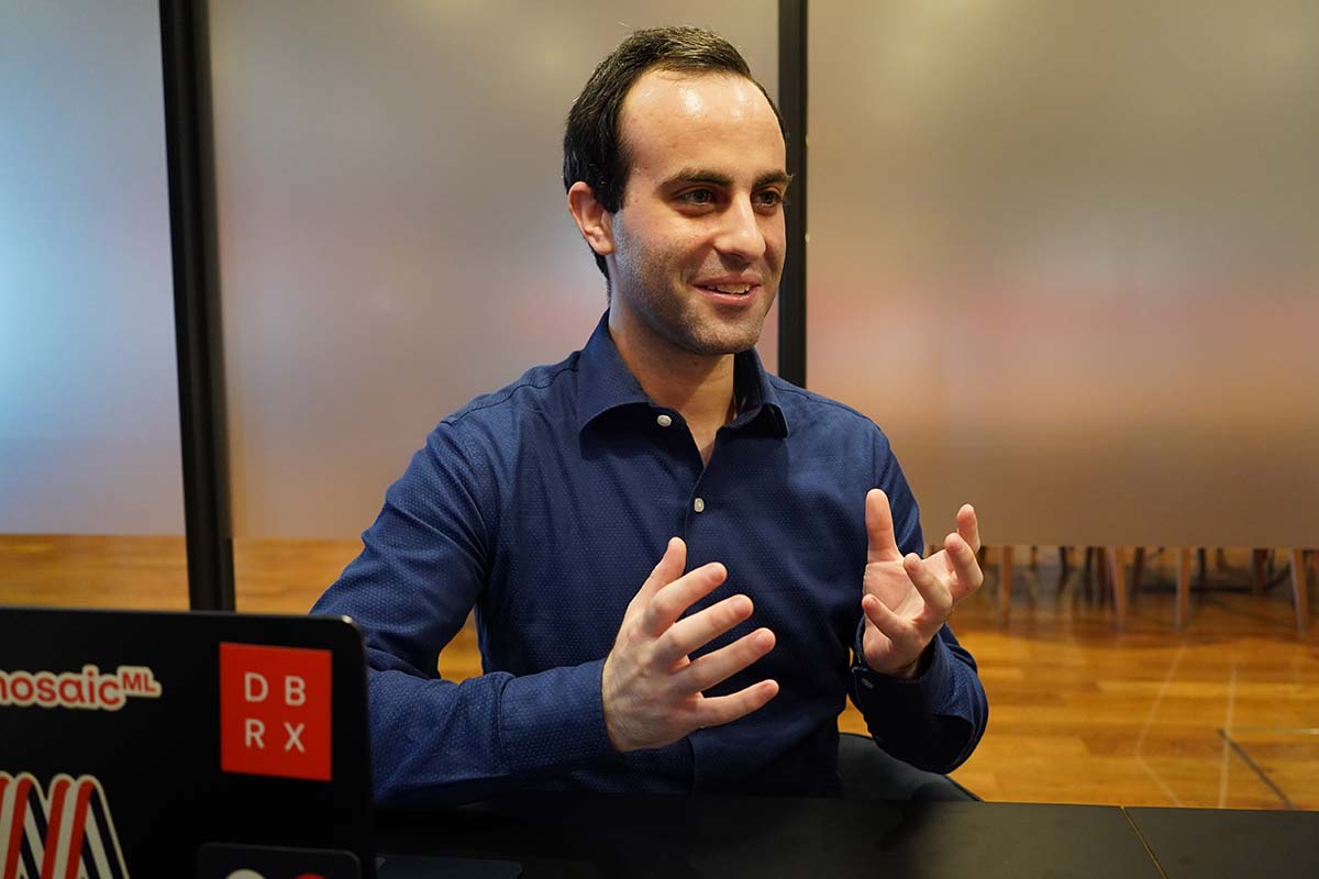 生成AIのカスタマイズは「5段のハシゴ」、段抜かしのファインチューニングは厳禁 | 日経クロステック（xTECH）