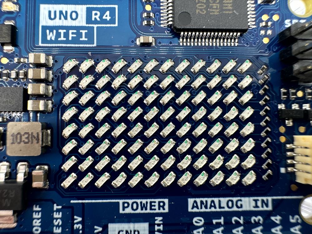 LED96個の点滅を制御、図形のスクロール表示も可能な「Arduino UNO R4 WiFi」 | 日経クロステック（xTECH）