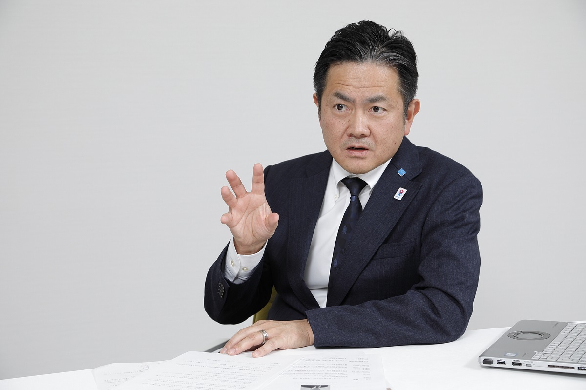 「ディーゼルゲート」見抜いた装置、成功体験生かす堀場CTO | 日経クロステック（xTECH）