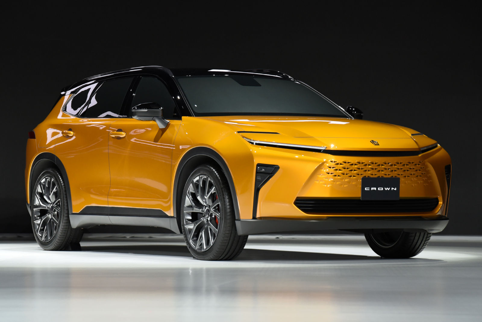 トヨタ「クラウン」生き残りへ、SUV・世界展開・新HEVで変革 | 日経クロステック（xTECH）