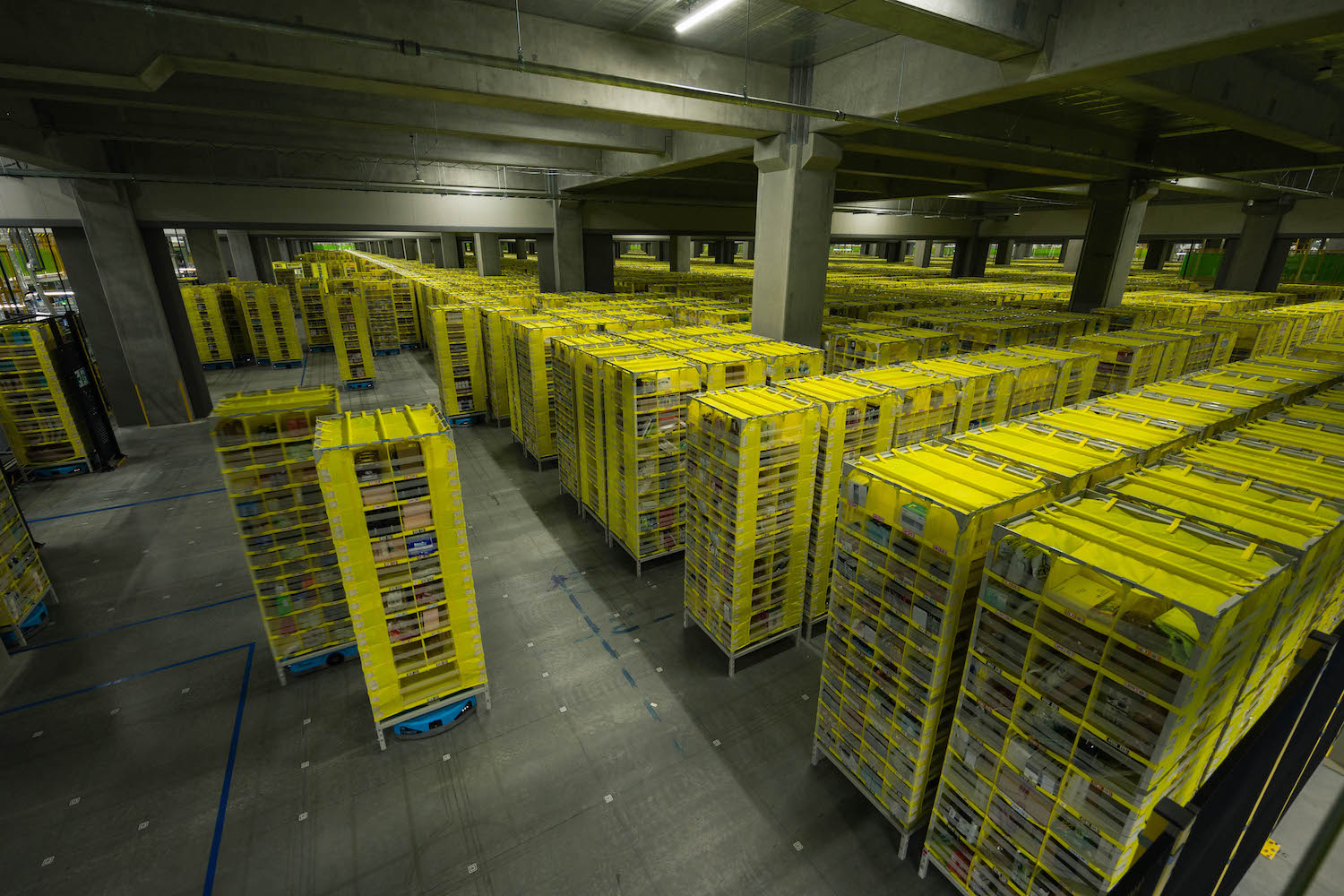 Amazon物流倉庫の全貌 | 日経クロステック（xTECH）