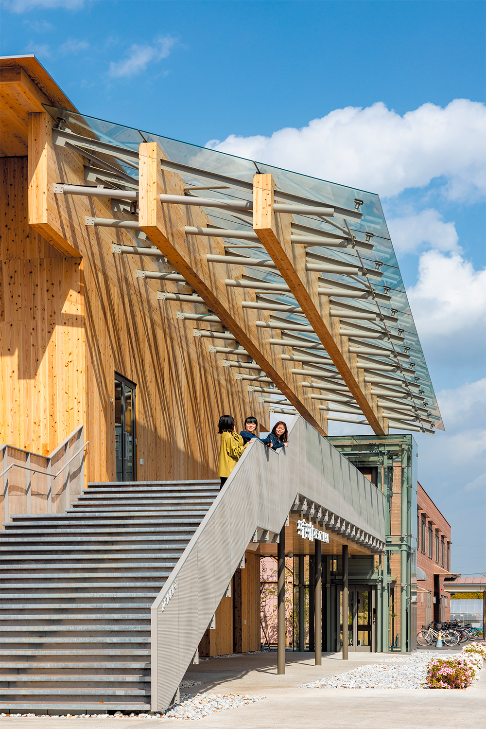 隈研吾氏監修の“原寸大の教材”、CLTパネル工法で18mスパンを実現 | 日経クロステック（xTECH）