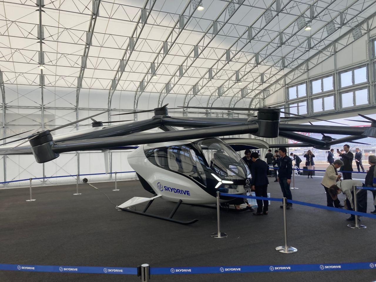 ベール脱いだSkyDrive充電設備、同時冷却で地上待機時間を短縮 | 日経クロステック（xTECH）