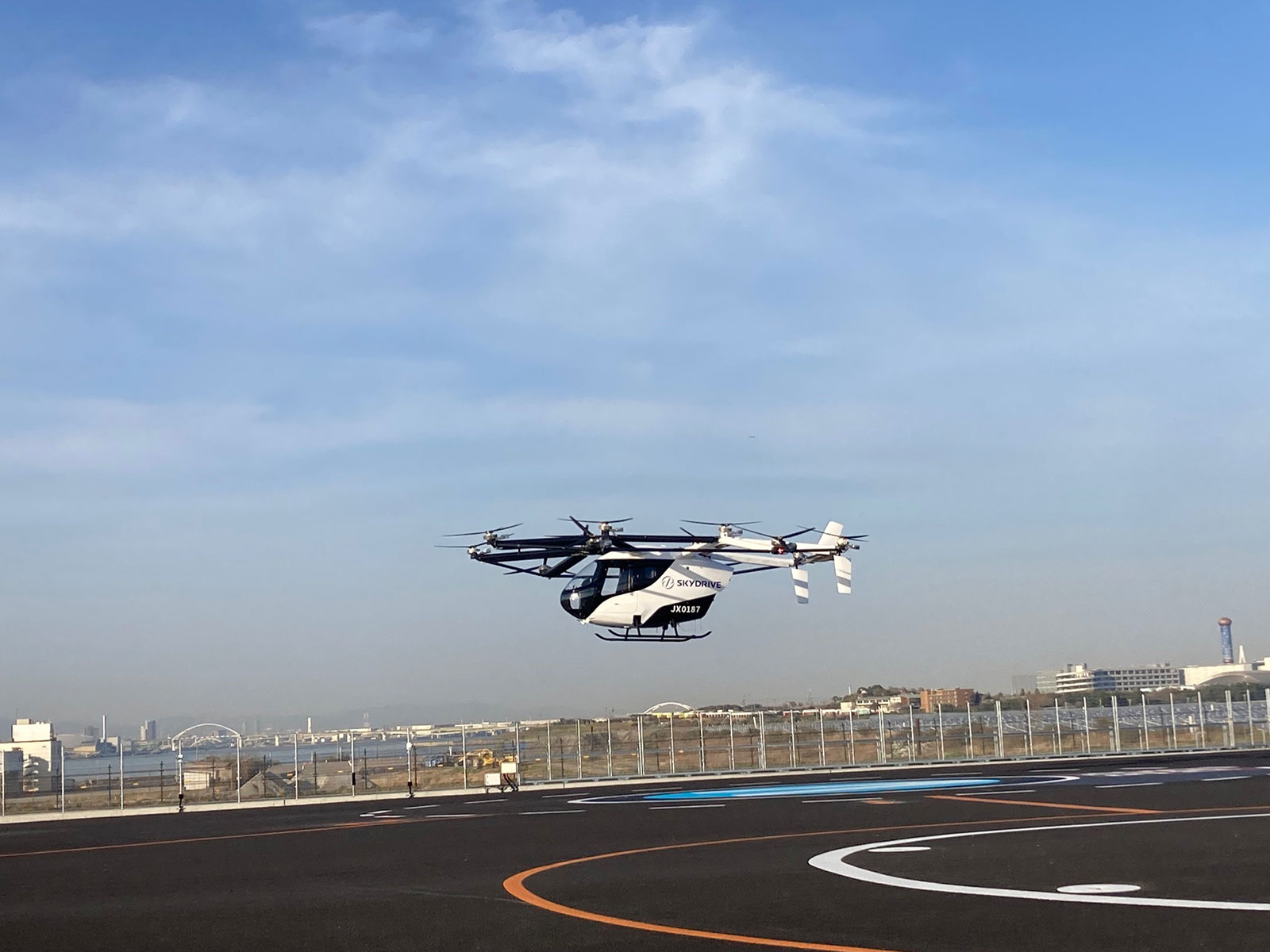 SkyDriveが万博会場でデモ飛行、各社の運航スケジュールも公表 | 日経クロステック（xTECH）