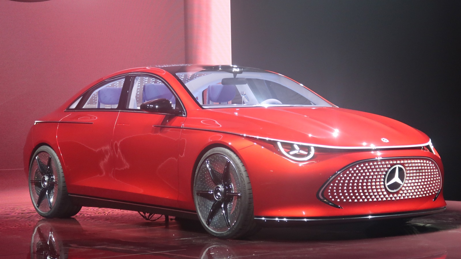 メルセデスが次期「CLA」のEVコンセプト、効率重視で航続750km超 | 日経クロステック（xTECH）