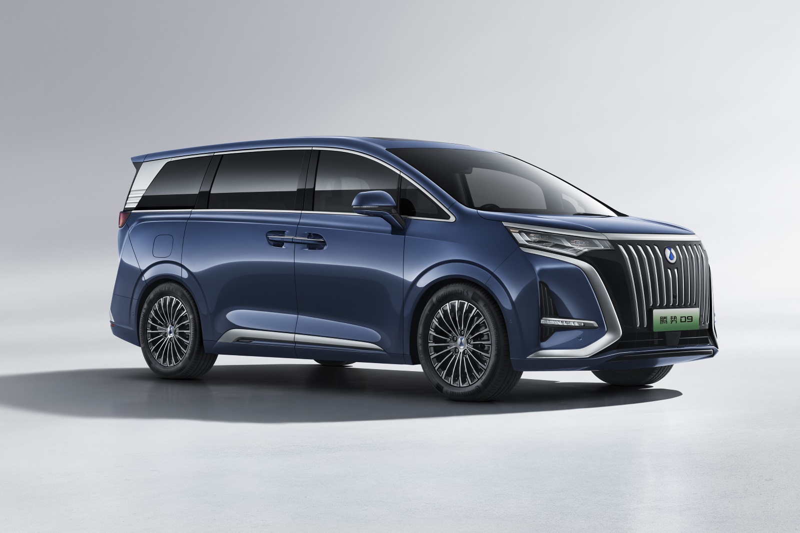 BYDが高級ミニバンやオフロードSUVを日本初公開「JMS 2023」 | 日経クロステック（xTECH）