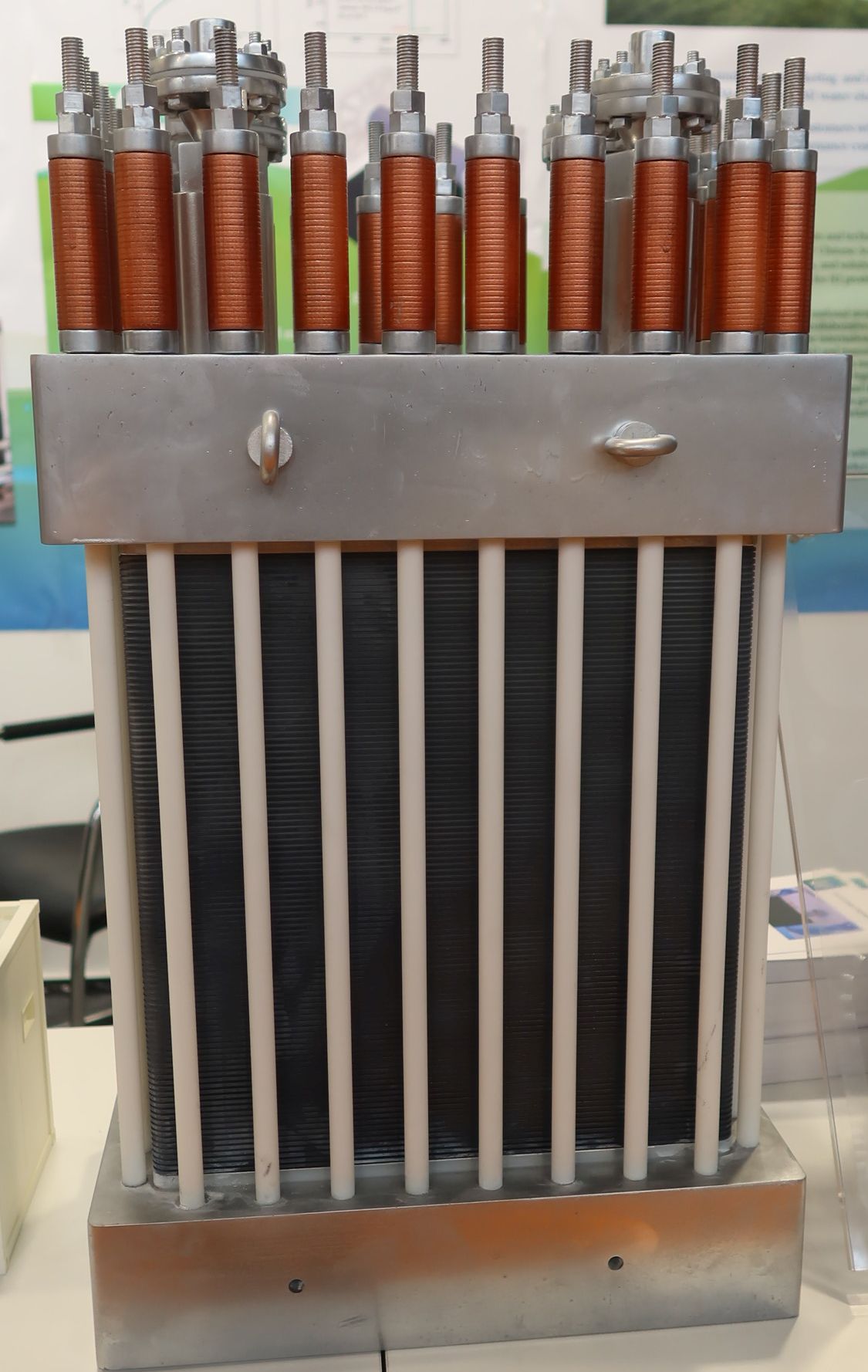 PEM形水電解は各社が独自性を主張、小型化に向かう例も | 日経クロステック（xTECH）