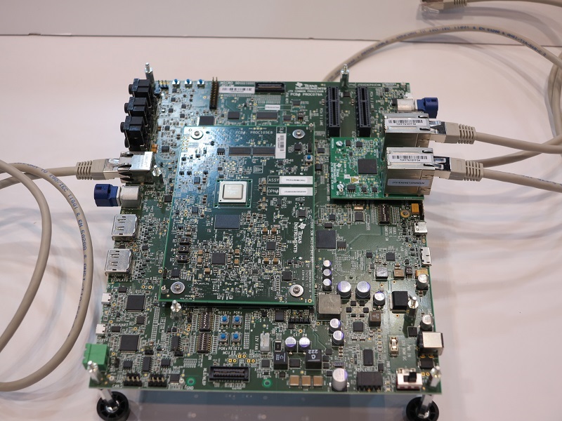 日本TIがゾーンアーキテクチャー向けSoC製品群を出展、SDV開発を支援 | 日経クロステック（xTECH）