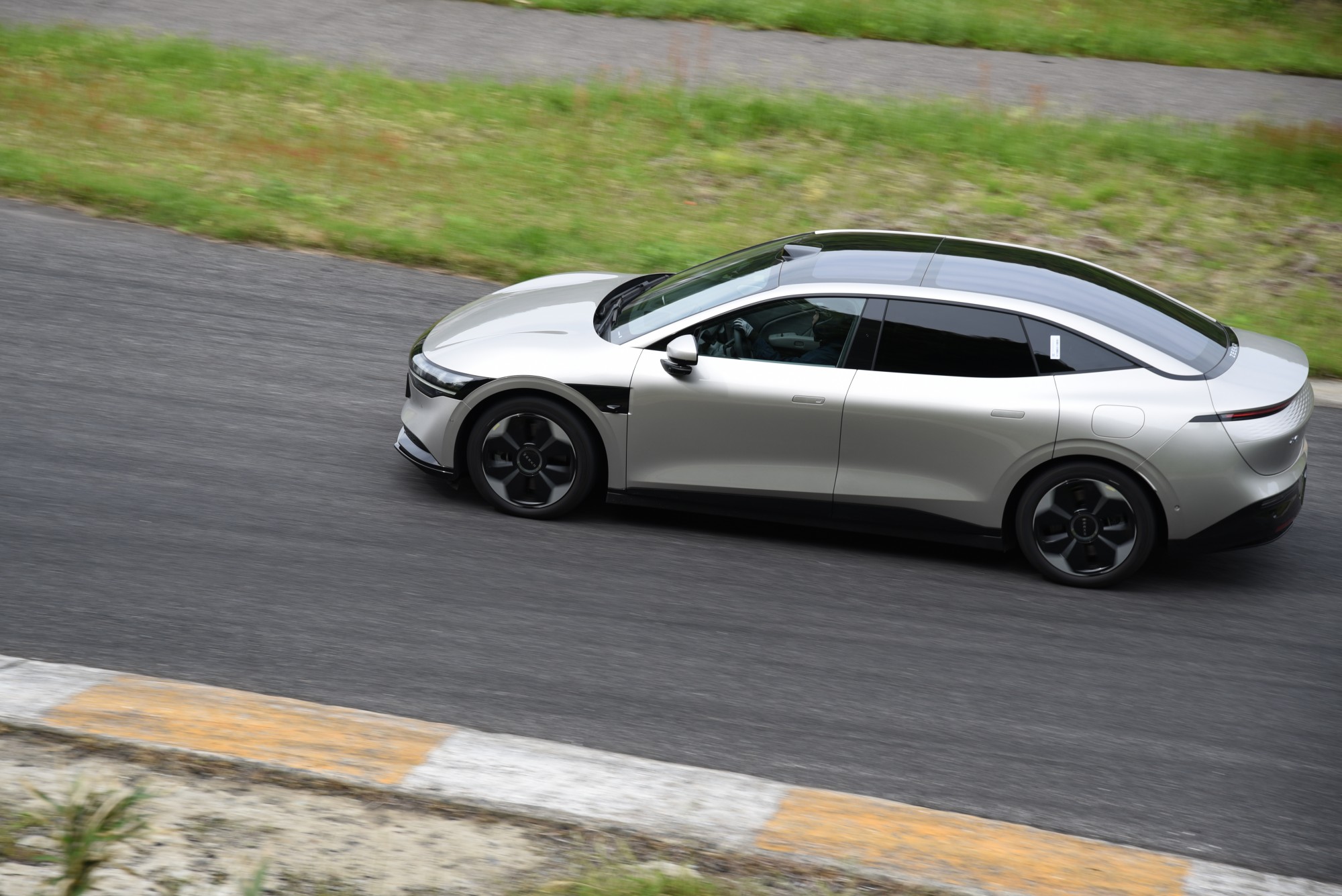 中国EVでもここまで違うBYDとZeekr、HUDが真価をようやく発揮 | 日経クロステック（xTECH）