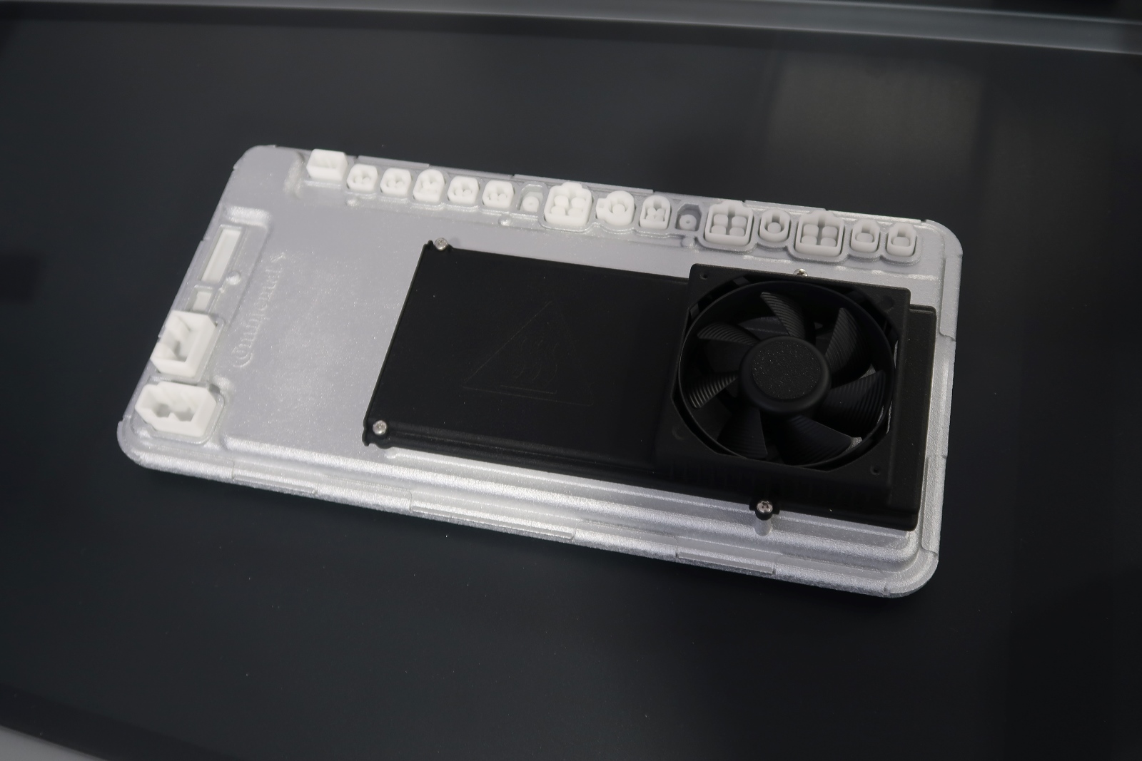 「自動運転＋コックピット」のECU統合、QualcommとAMDに温度差 | 日経クロステック（xTECH）