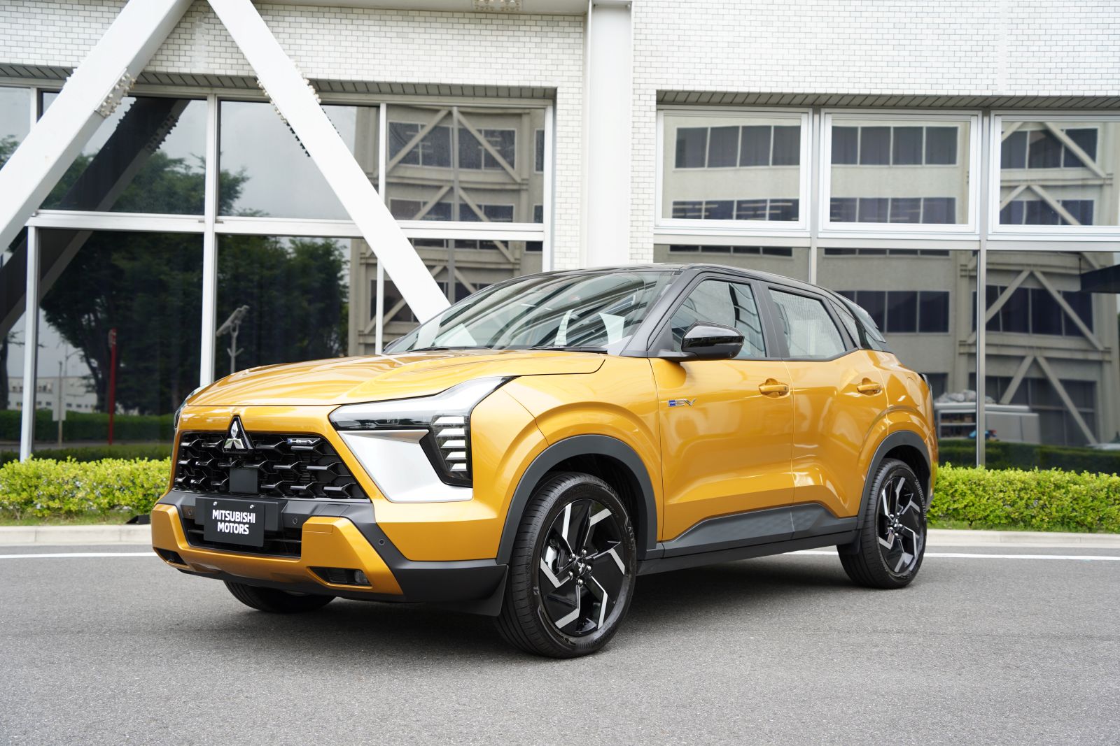 三菱自が新HEV、2段変速とドグクラッチ採用 約1年で切り替え | 日経クロステック（xTECH）