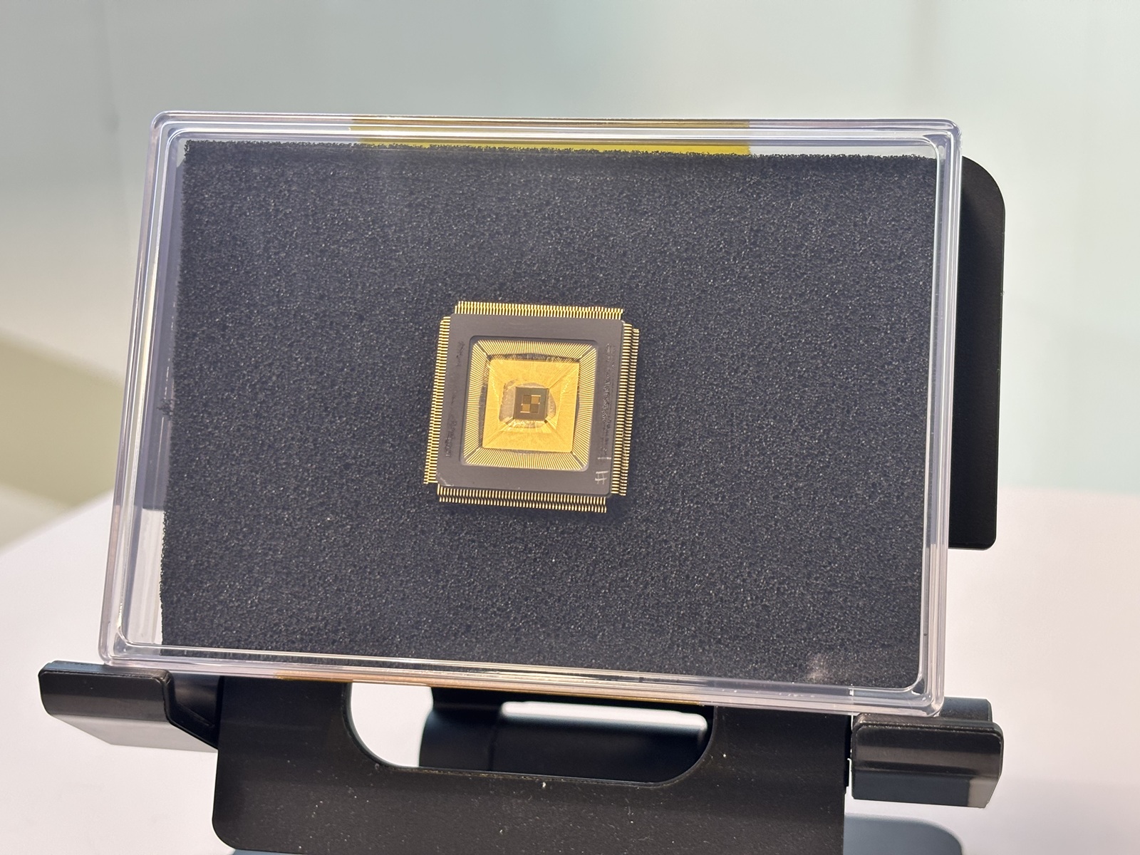 TDK、小脳を模倣したAIチップ わずか20μWで異常検知や動作予測 | 日経クロステック（xTECH）