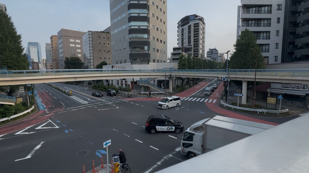 チューリング、E2E自動運転にLinux コンテナ・Pythonでテスラ追う | 日経クロステック（xTECH）