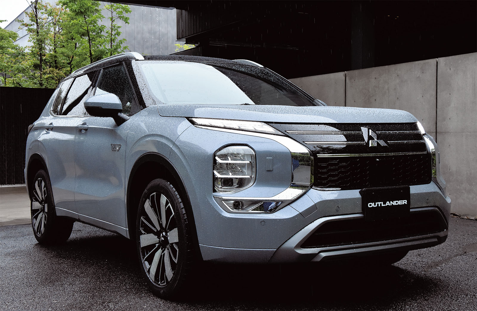 三菱自「アウトランダーPHEV」、電池を見直しEV航続距離延長 | 日経クロステック（xTECH）