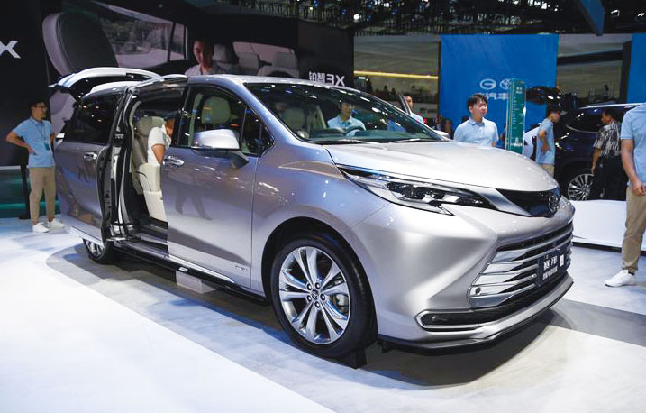 BYDの中型ミニバン「夏」、トヨタ対抗のPHEV専用車 | 日経クロステック（xTECH）