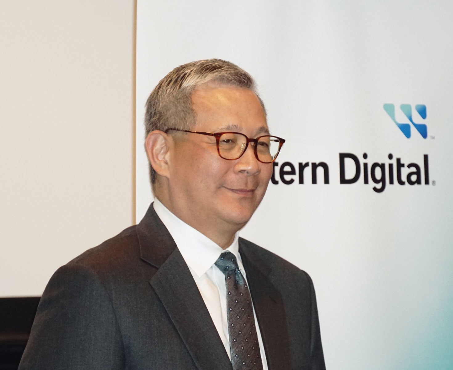 WDが44TBのHDDを27年製品化、シーゲイトに続き熱アシスト採用 | 日経クロステック（xTECH）