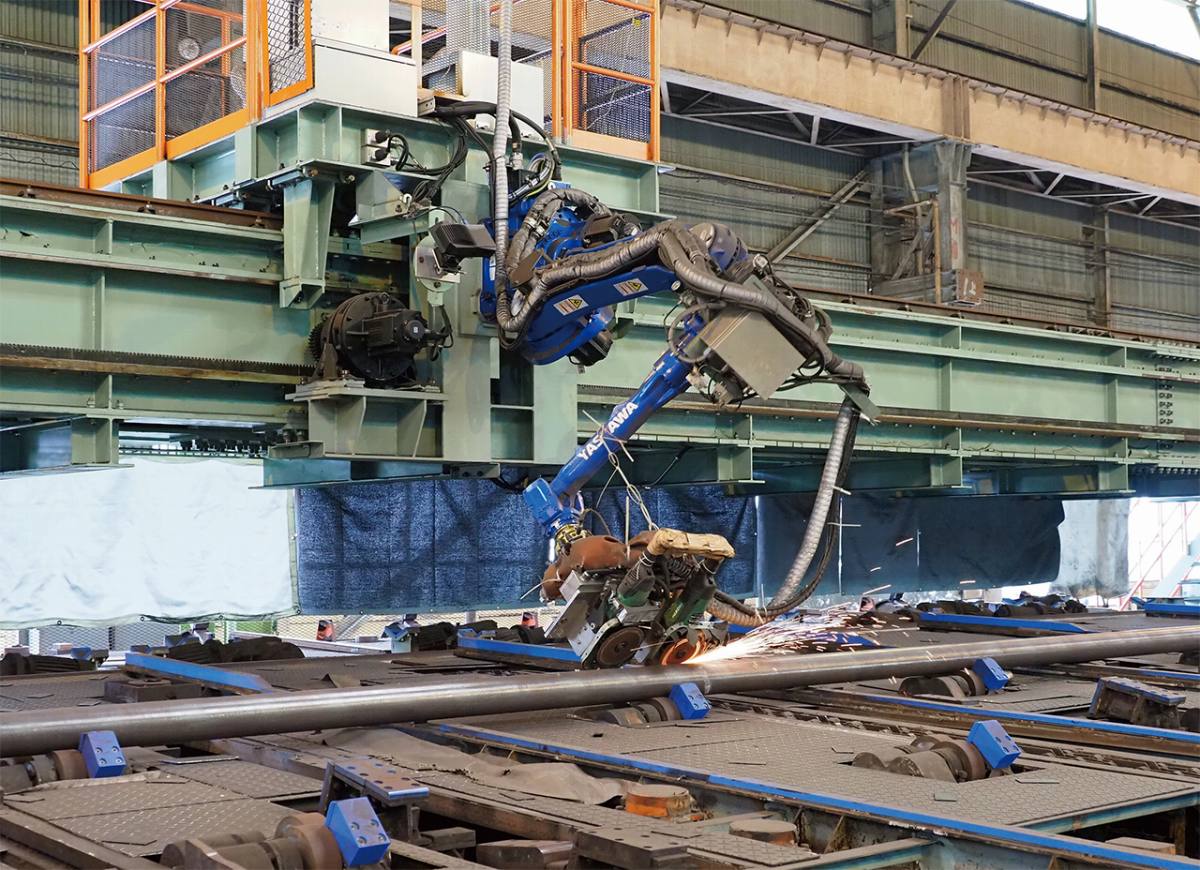 JFEスチール、シームレス鋼管の研削にロボ導入、力制御で不良部の表面を滑らかに | 日経Robotics（日経ロボティクス）