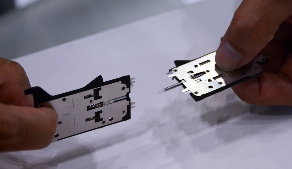 光ファイバー結線をロボで自動化、米Wave2Waveが通信事業者向けに従来品の半額以下で | 日経クロステック（xTECH）