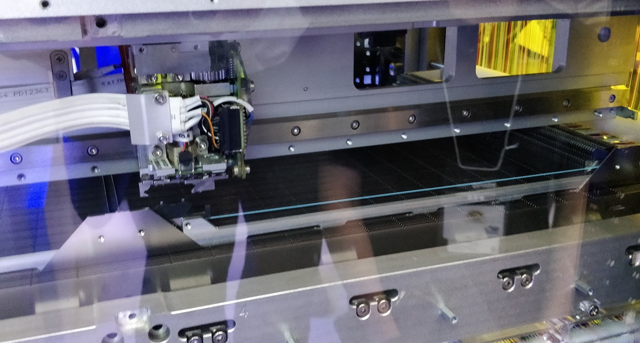 光ファイバー結線をロボで自動化、米Wave2Waveが通信事業者向けに従来品の半額以下で | 日経クロステック（xTECH）