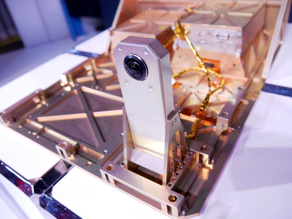 全天球カメラで宇宙をぐるり撮影、リコーとJAXAがISSで実験 | 日経クロステック（xTECH）