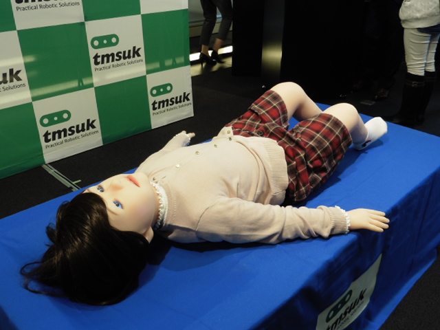 テムザックが医療実習用の小児ロボ開発、治療を嫌がる様子や病状急変を再現 | 日経クロステック（xTECH）