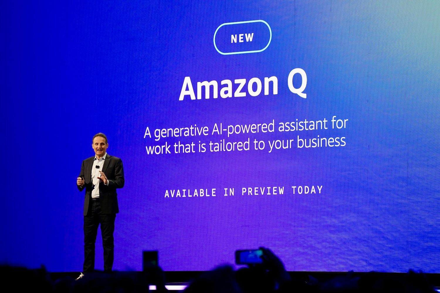 AWSが「Amazon Q」を一般公開、生成AIのアシスタントで生産性を80％向上 | 日経クロステック（xTECH）