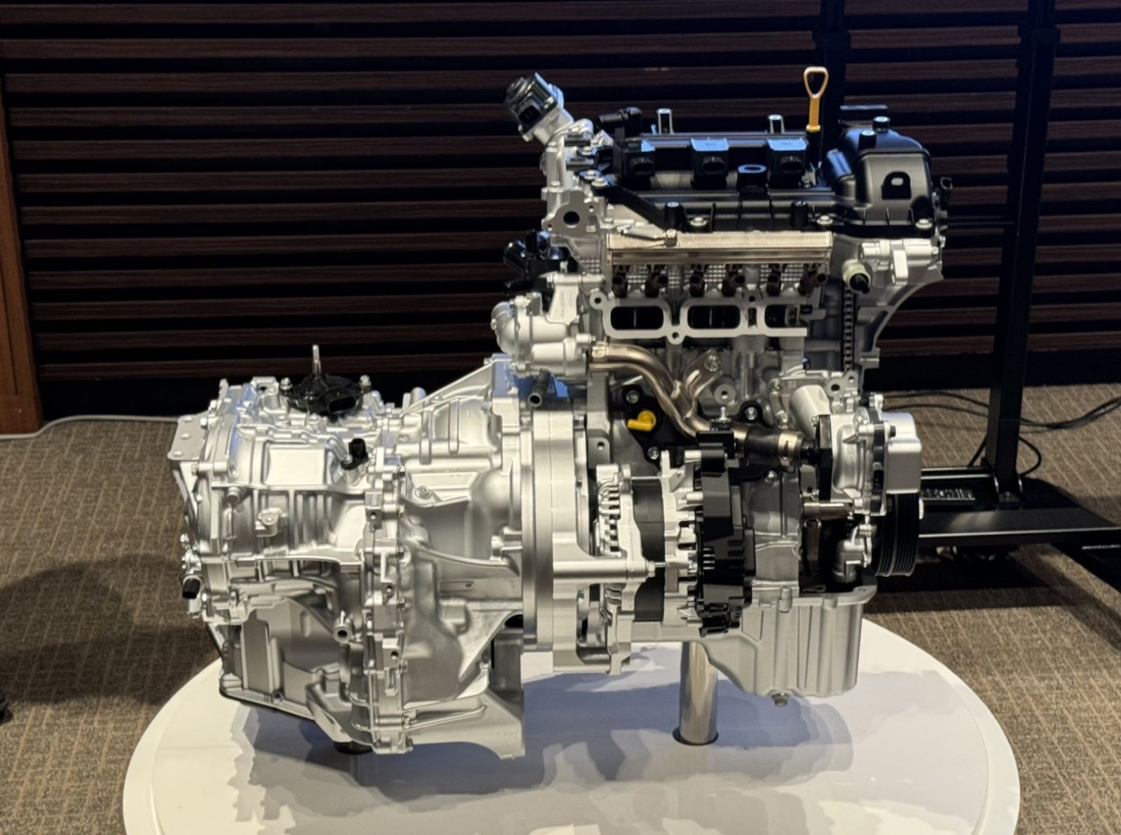 スズキの48V新HEV「AWDは機械式」、コストと軽さを重視 | 日経クロステック（xTECH）