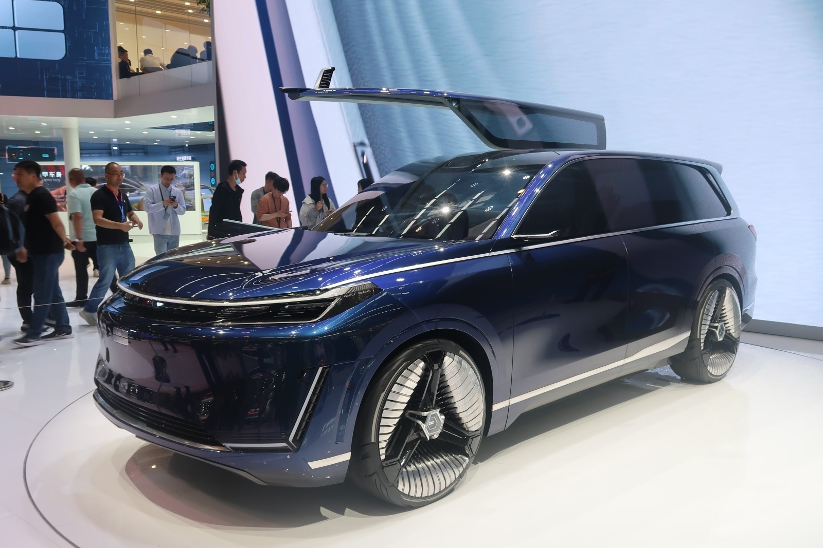 中国・吉利が「航続2390km」の新PHEV、BYDに対抗 | 日経クロステック（xTECH）